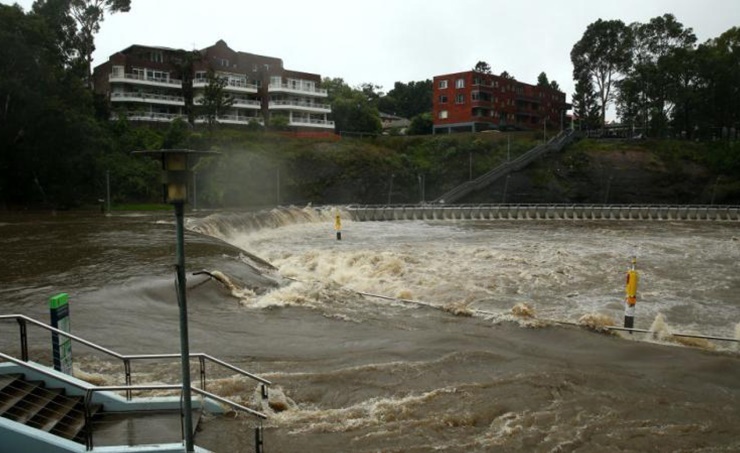 Heavy rain brings flash flooding to Sydney, prompts rescues