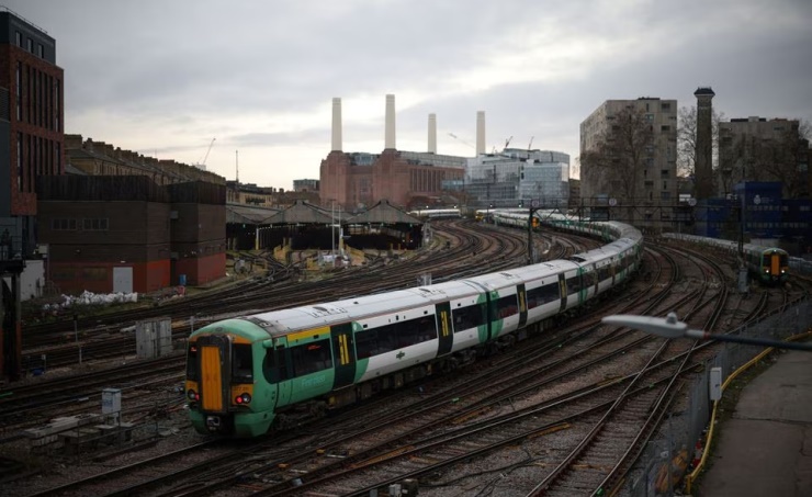 UK rail workers union suspend Network Rail strikes after new pay offer