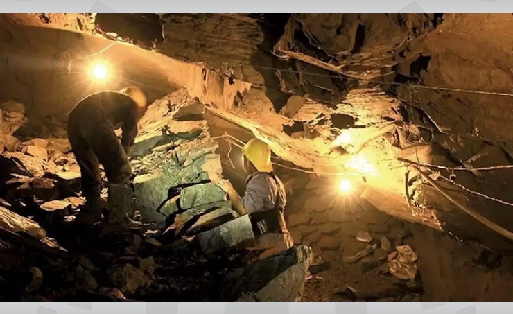 6 miners killed, 15 trapped underground in collapse of a gold mine in ...