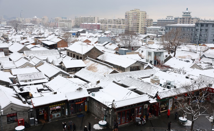 Second cold wave envelops China's Beijing in snow, ice