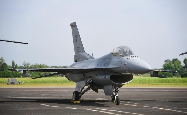 Singapore says Air Force F-16 crashed at air base on Wednesday