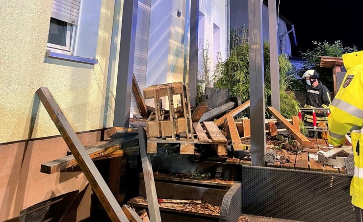 Nine people injured in balcony collapse in Germany