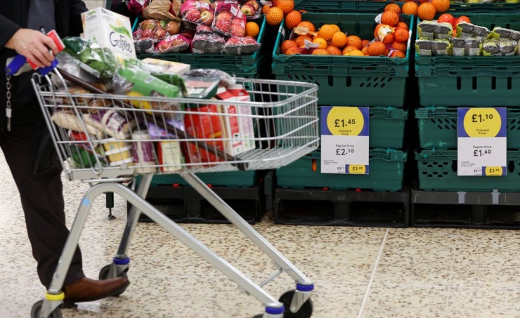 UK economy stumbles as consumers, firms brace for downturn